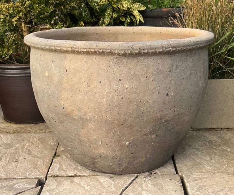 Shop online for specialist large garden pots | World of Pots