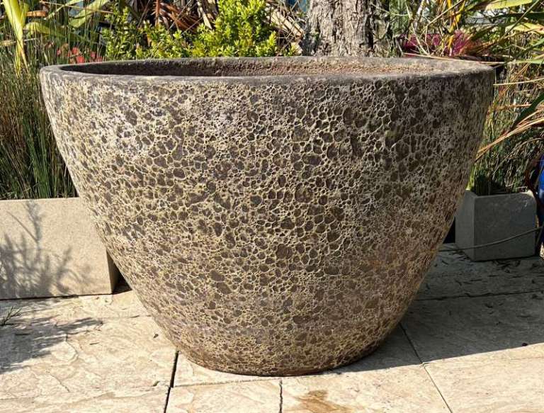 Atlantis Giant V Pot | World of Pots