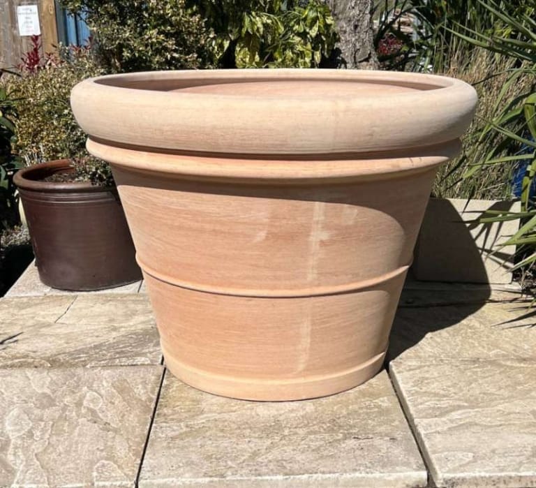 Shop online for specialist large garden pots | World of Pots