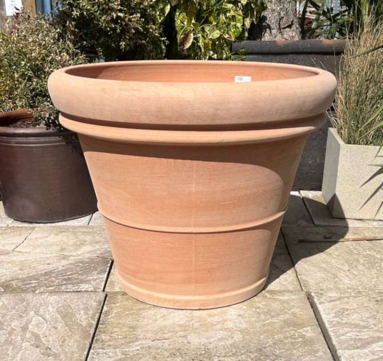 Shop online for specialist large garden pots | World of Pots