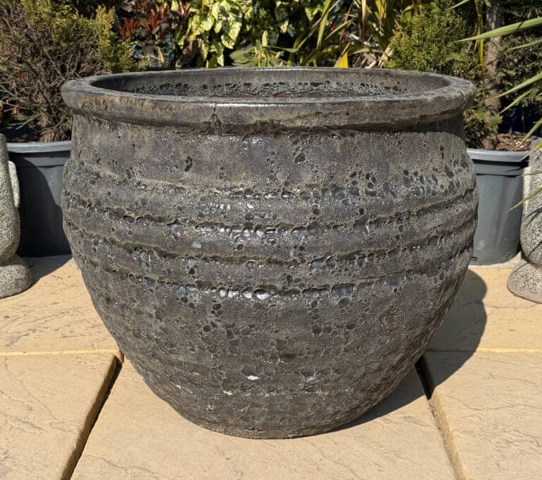 Atlantis Black Beehive Pot | World of Pots